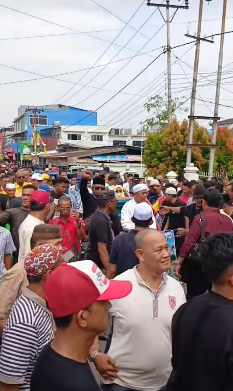 Bergelora, Tukang Becak dan Ribuan Pendukung Kompak Antar Herman ...