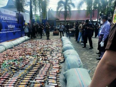 Rokok dan Miras Dimusnahkan, Bea Cukai Tembilahan Selamatkan Uang Negara Capai Rp.3 Miliar ...